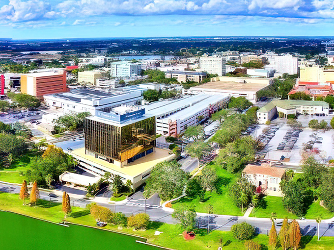 Lakeland's downtown district balances big-city amenities with small-town prices and genuine Southern hospitality. 
