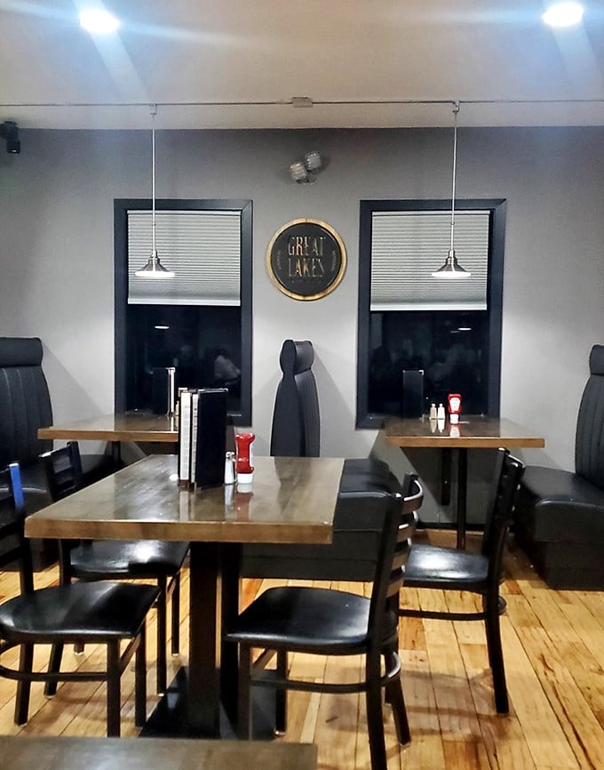 Simple elegance with a Great Lakes nod. These booth-table combos are the Switzerland of seating—neutral, comfortable, and impossible not to like.