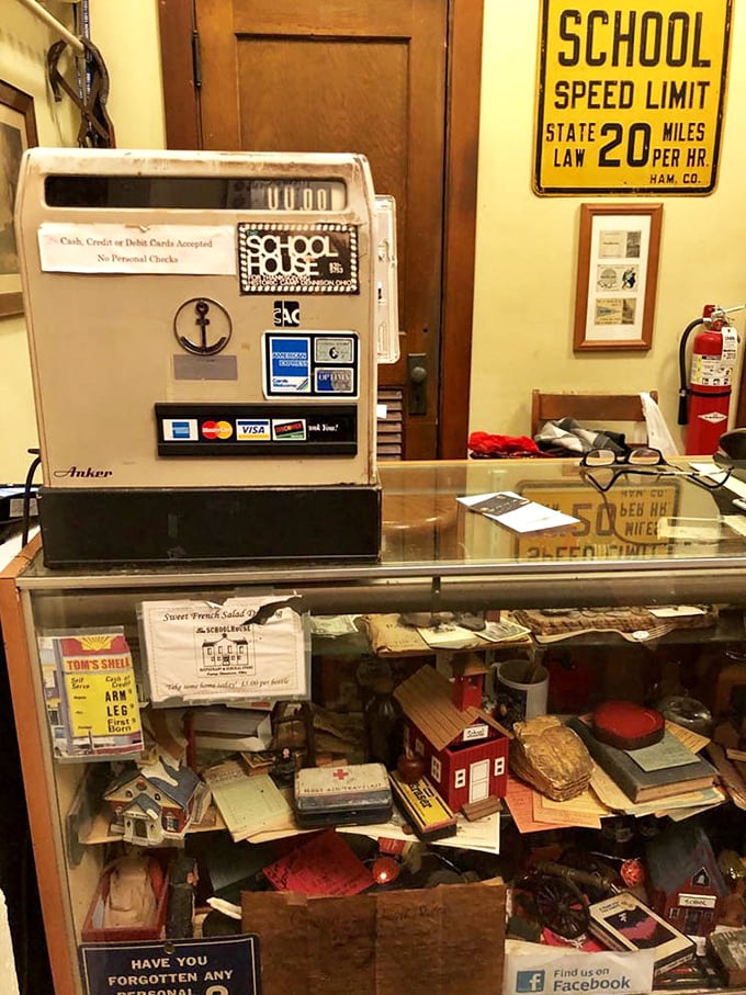 An old-fashioned cash register surrounded by vintage school supplies – even checkout feels like stepping back in time here.