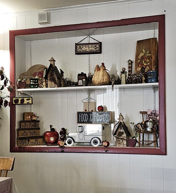 Apple-themed decor isn't just decoration—it's a reminder that you're in the heart of Pennsylvania's apple country, where the fruit isn't just eaten, it's celebrated.