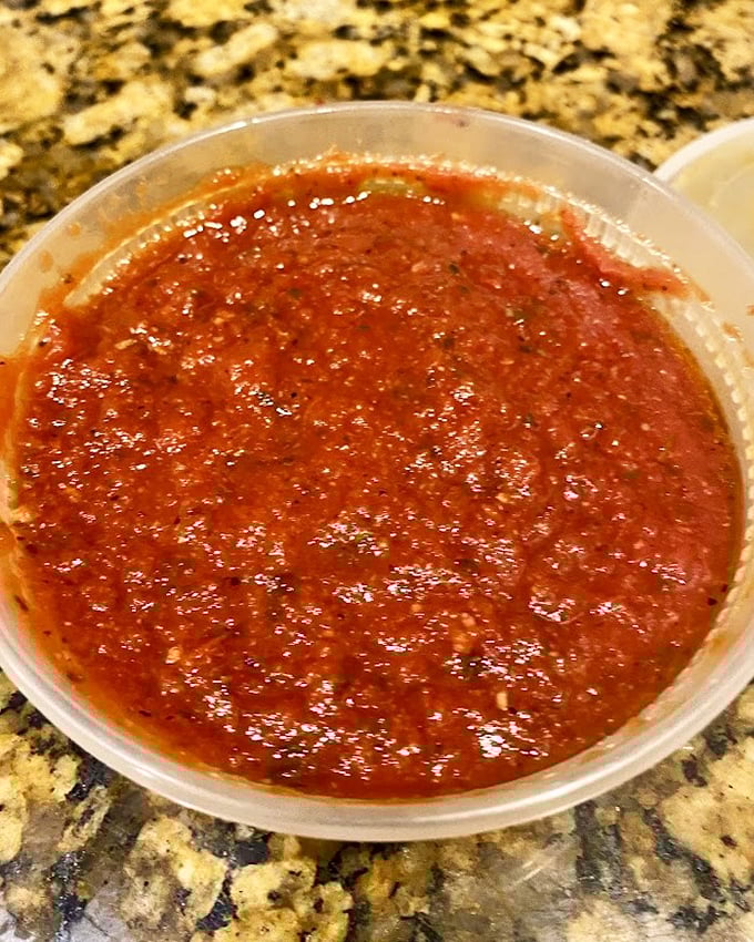 The sauce at Mama's doesn't just complement the food—it elevates it, like a supporting actor who steals every scene they're in.