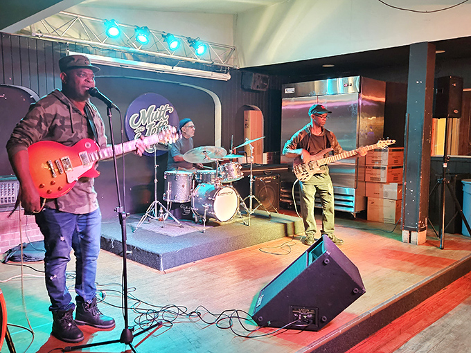 Live music transforms dinner into an experience, proving that good food for the stomach pairs perfectly with good tunes for the soul.
