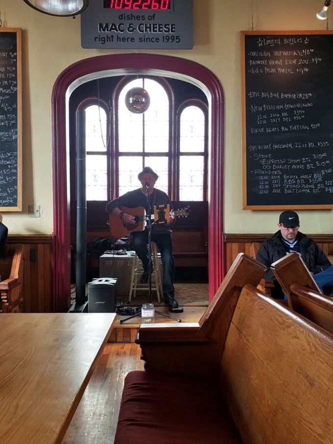 Music to your ears and food for your soul. Live performances in this archway space turn dinner into dinner theater with acoustic accompaniment.