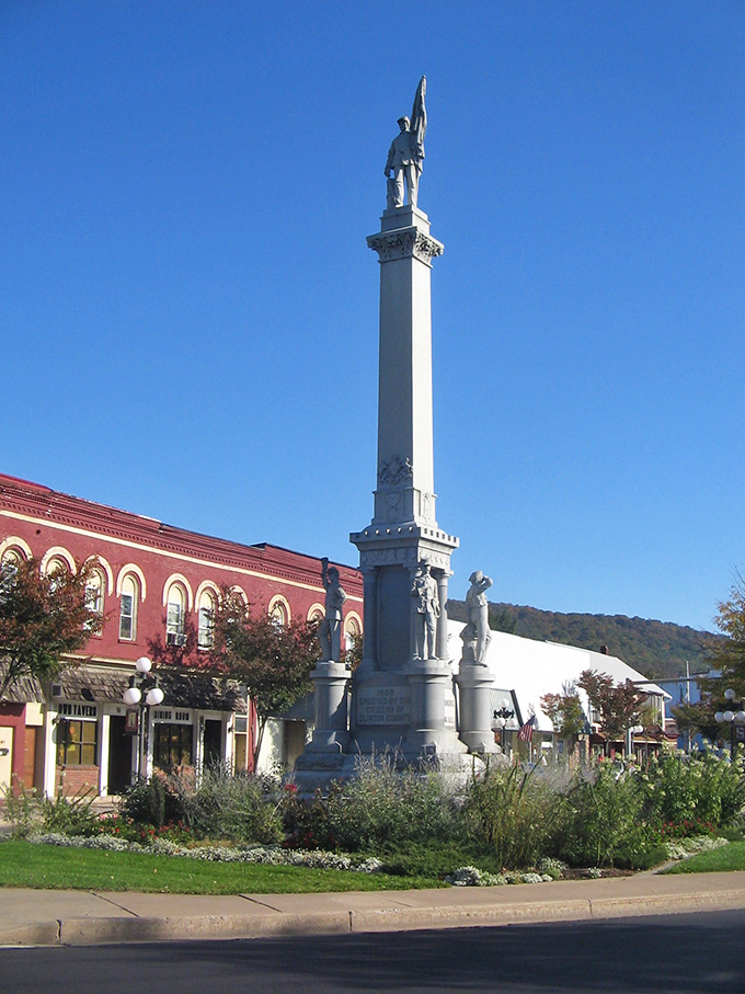 This impressive monument stands as a reminder that small towns often hold the biggest pieces of American history, quietly preserved while cities constantly reinvent themselves.
