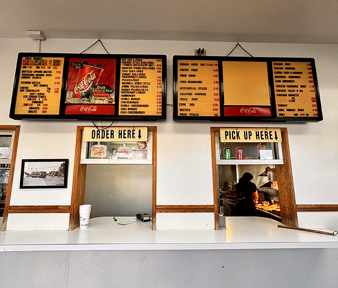 "Order Here" and "Pick Up Here"—the simplest instructions that lead to the most satisfying results. Chicago efficiency at its finest.