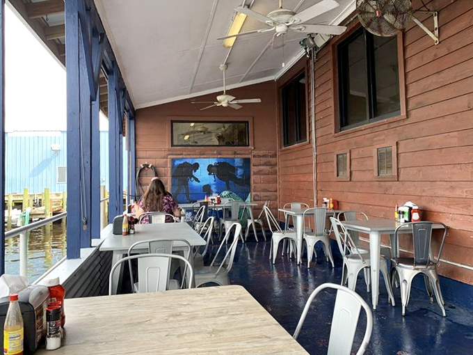 Outdoor seating for those who like their seafood with a side of Florida sunshine and fresh air.