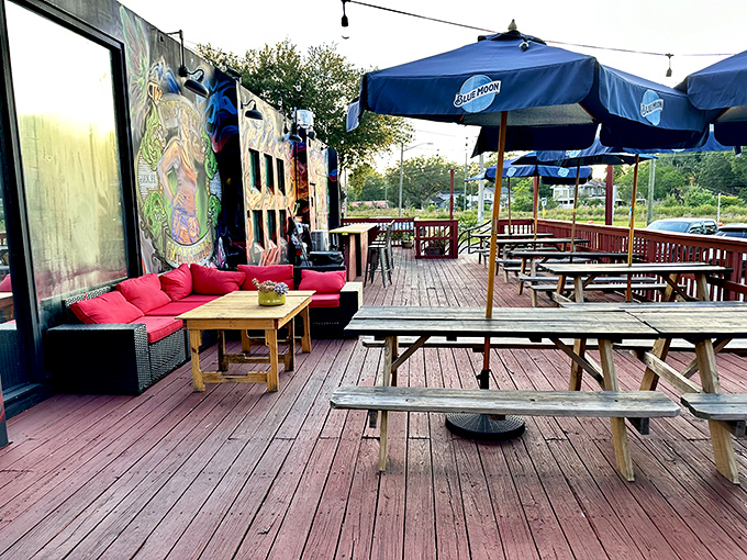 The outdoor deck—where Florida sunshine, gentle breezes, and the aroma of smoked meats create the perfect dining trifecta.