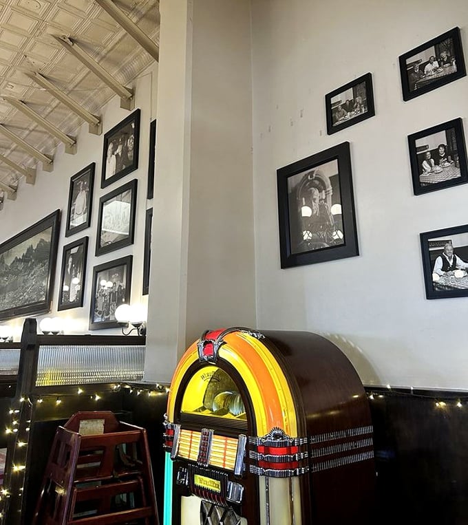 History gallery or dining room? At Joe's, they're one and the same. Those black and white photos aren't decoration—they're credentials.