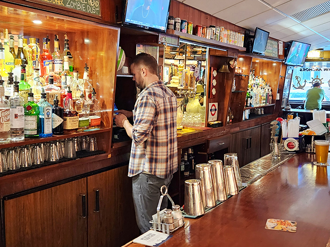Behind every great restaurant is a bar that knows its purpose: to serve drinks without pretension while you anticipate those famous ribs.
