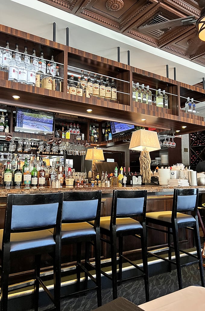 12. bar area