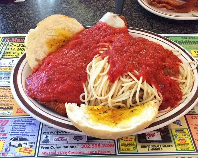 Spaghetti swimming in marinara with garlic bread lifeguards standing by – proof that diners do Italian comfort food just as well as breakfast.