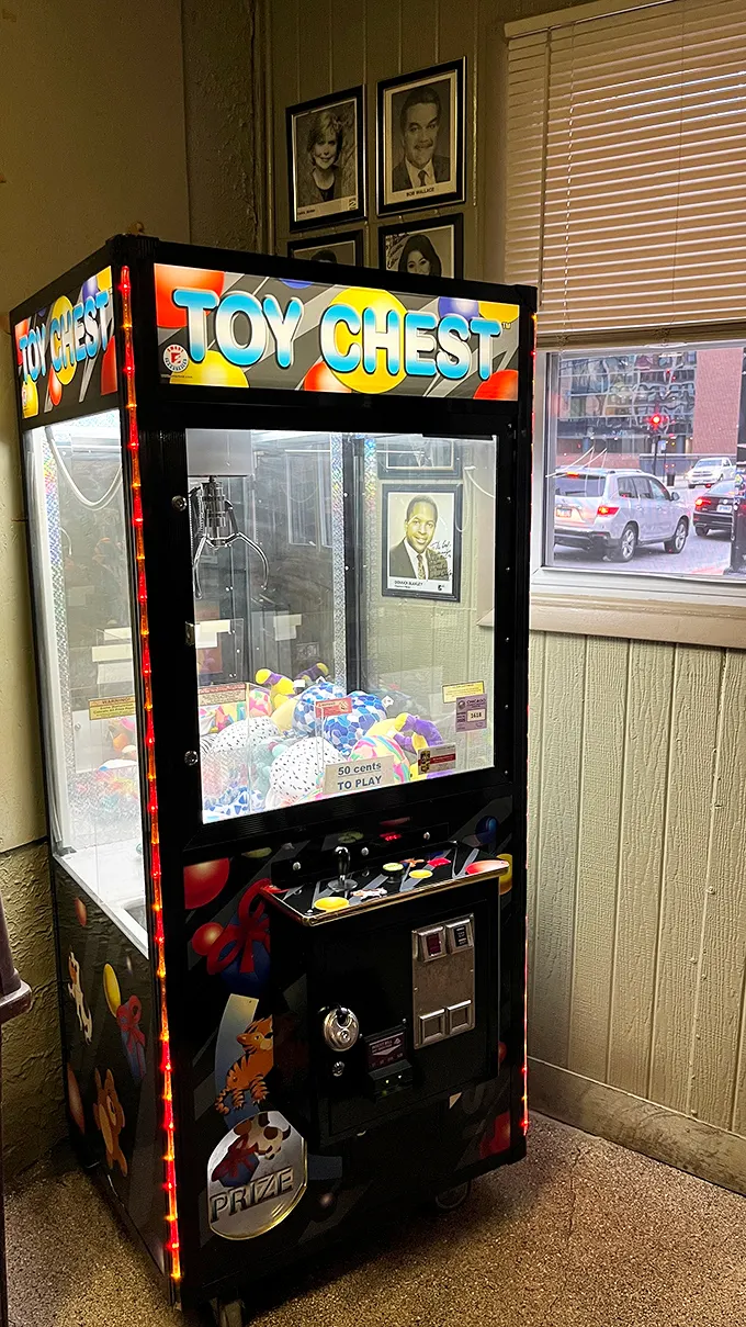 Even the toy machine seems to understand its place in the hierarchy—you're here for the beef first, prize-winning second.
