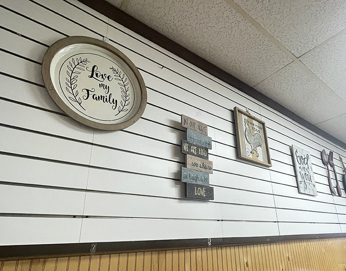 "Love my Family" – wall decor that captures the essence of this place where breakfast feels like a warm hug from someone who cares.