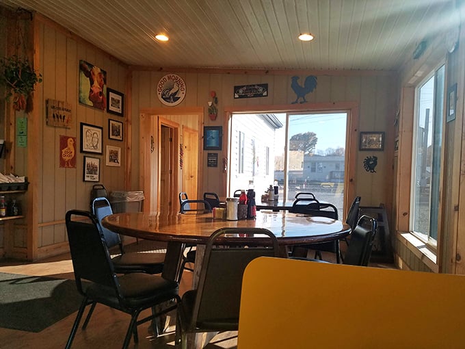 This cozy corner with its wood-paneled walls and rooster décor feels like breakfast at your favorite aunt's house—if your aunt were a griddle virtuoso.