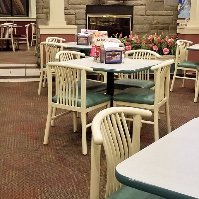 Dining room simplicity that puts the focus where it belongs—on the food and the company you're with.