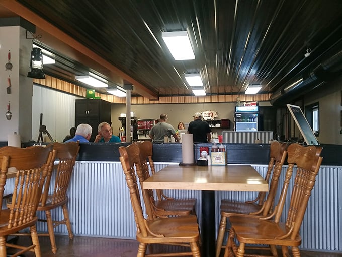 Wooden chairs and corrugated metal dividers create that perfect blend of comfort and rustic charm that lets you focus on what matters: the food.