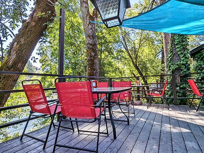 Riverside dining where nature provides the soundtrack and fresh air somehow makes everything taste even better. Oregon outdoor eating at its finest.