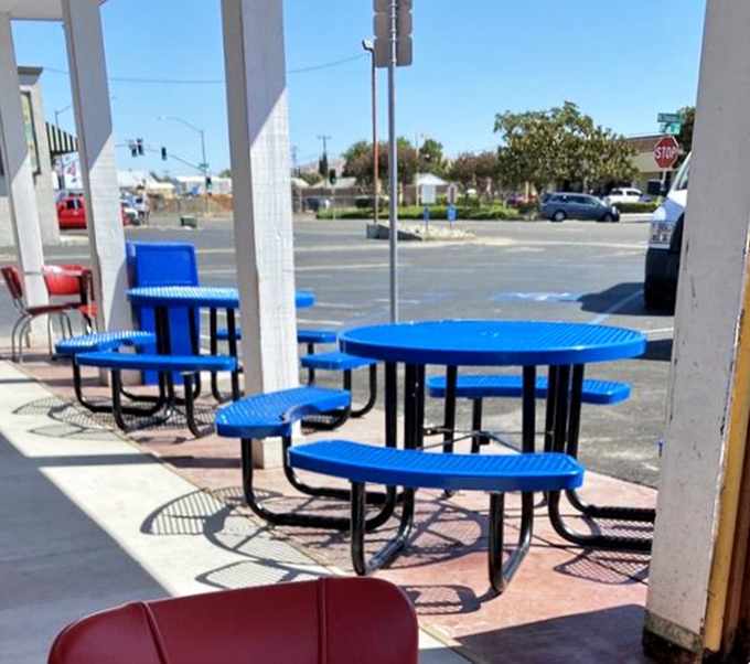 Al fresco dining, Dave's style. These blue tables have witnessed countless first bites, satisfied sighs, and "you've got to try this" moments.