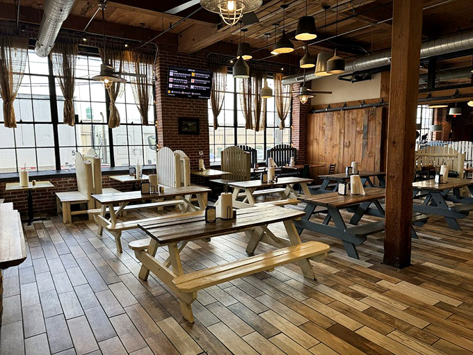 Picnic tables indoors mean you're free to get messy with your ribs without worrying about summer flies or sudden showers.