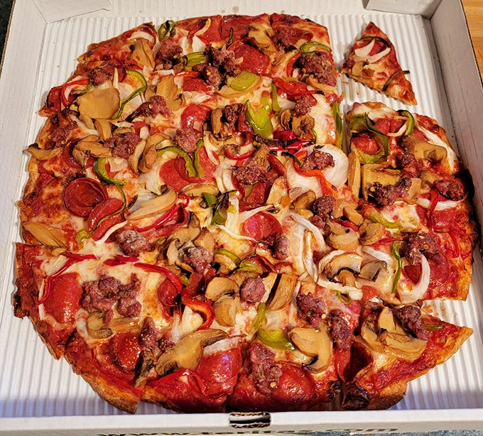 The Terita's Special in all its glory – a symphony of toppings that somehow never overwhelms the perfect crust beneath.