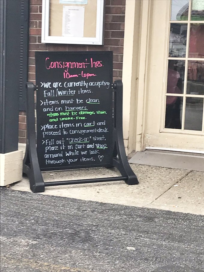 Clear rules posted with personality – because even consignment shops need boundaries, delivered with a wink.