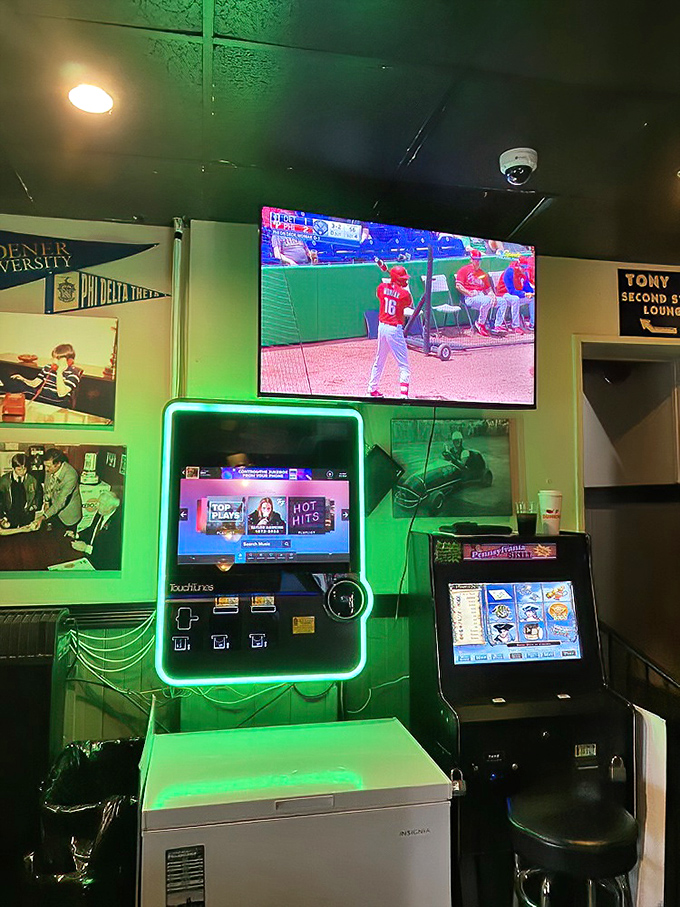 Entertainment options abound, but let's be honest – the real show here is what happens when your food arrives at the table.