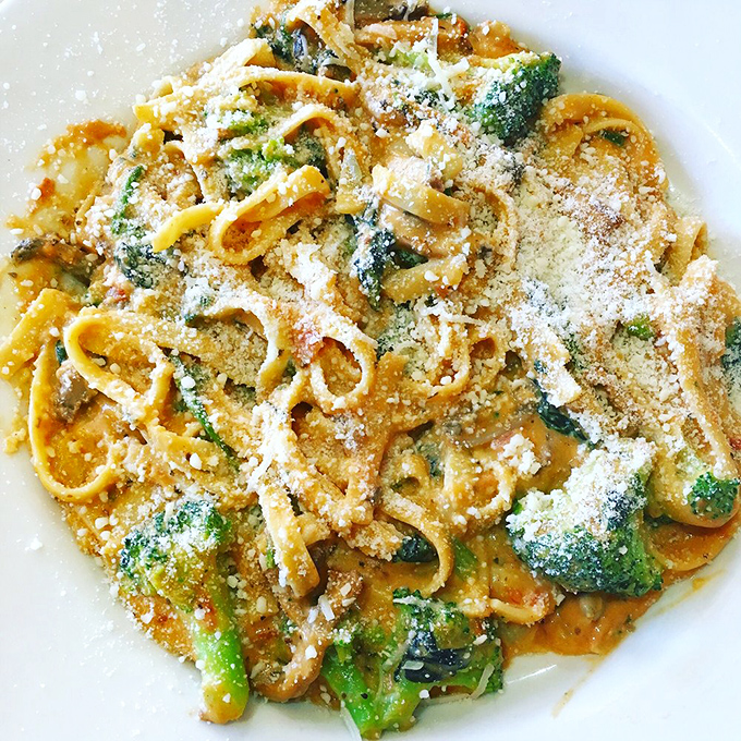 Fettuccine Alfredo that proves diners can do Italian with surprising finesse—creamy, cheesy, and unapologetically indulgent.