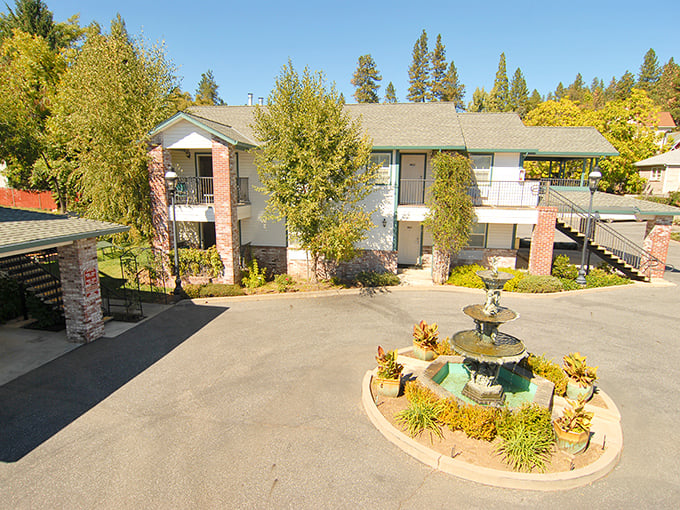 Grass Valley Courtyard Suites offers lodging with that "just right" balance of convenience and comfort—the Goldilocks of Sierra foothill accommodations. 