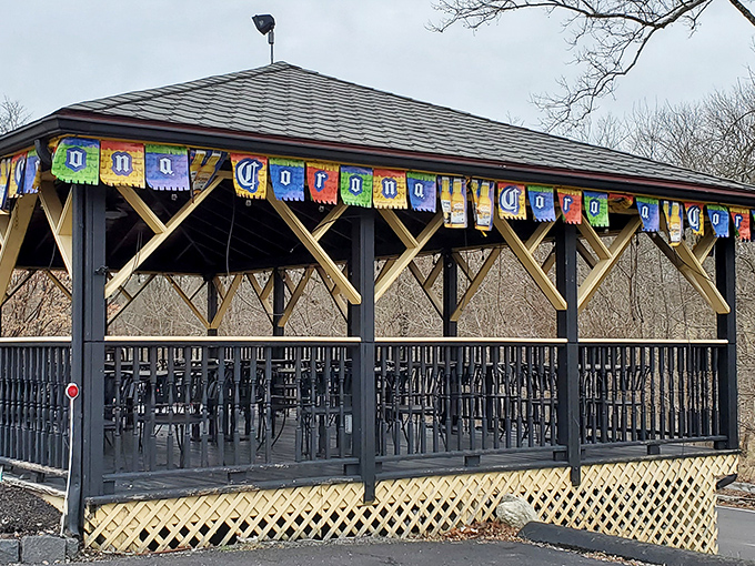 This festive gazebo offers al fresco dining with a side of Pennsylvania fresh air—nature's own appetite enhancer. 