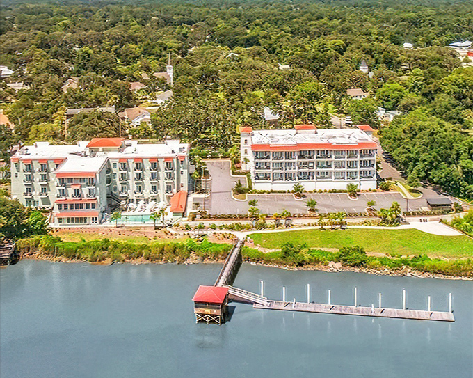 Modern waterfront accommodations prove Darien isn't stuck in the past – offering comfort with a view that no city high-rise could possibly match.