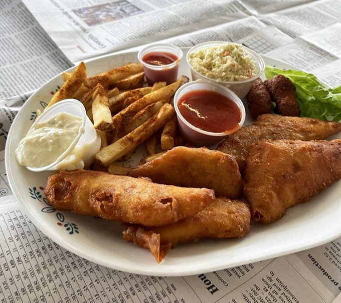 A seafood platter that makes decision-making easy—why choose one treasure from the bay when you can sample them all?