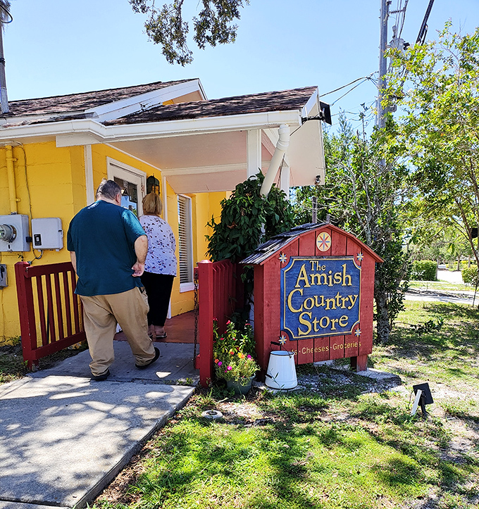 Pilgrims at the entrance – the universal body language of anticipation. That red sign has become a symbol of the quest for authentic food.