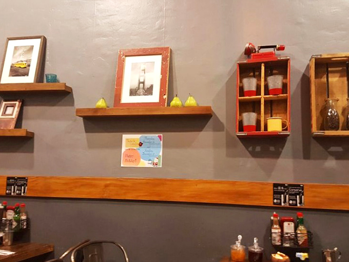 Decorative shelves featuring Golden Gate Bridge photos and decorative pears – because even tiny restaurants deserve thoughtful touches that celebrate their city. 