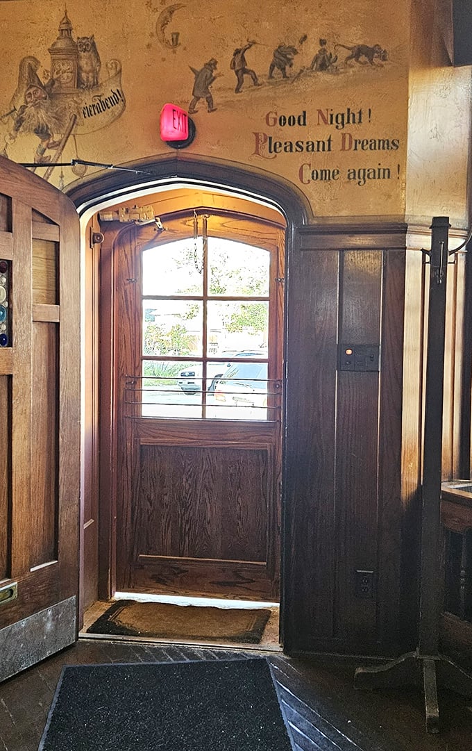 That entrance whispers "Good Night! Pleasant Dreams Come again!" – and trust me, you absolutely will come again.
