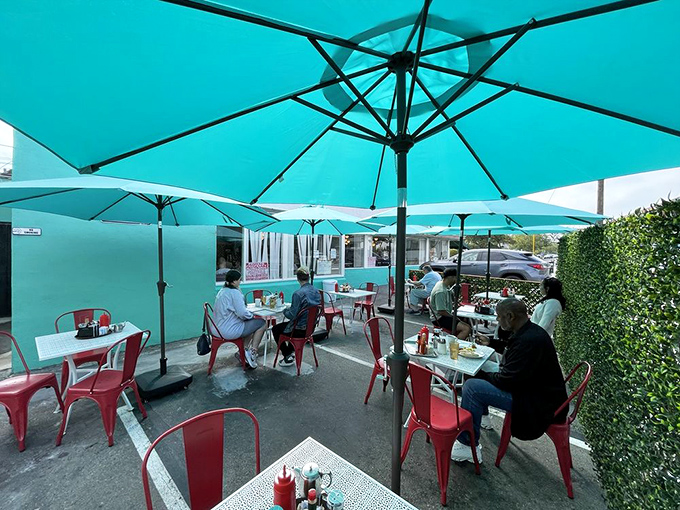 Outdoor seating that marries California sunshine with diner practicality—turquoise umbrellas included at no extra charge.