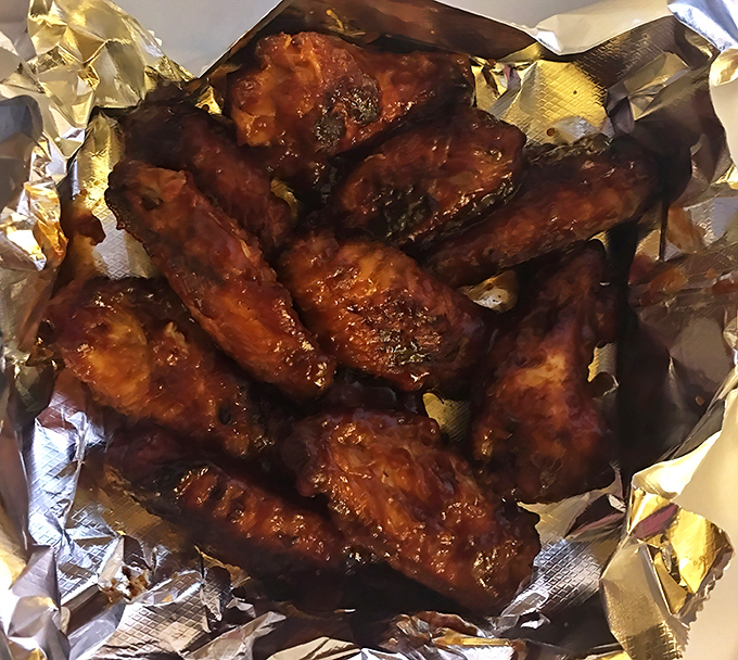 Wings that don't play second fiddle to the pizza—these glistening beauties demand their own standing ovation and extra napkins.
