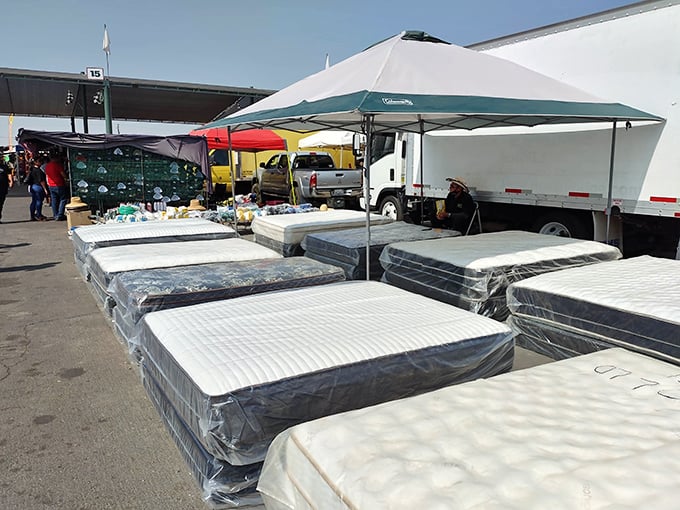 Mattress shopping al fresco – because nothing says "good night's sleep" like buying your bed in a parking lot.