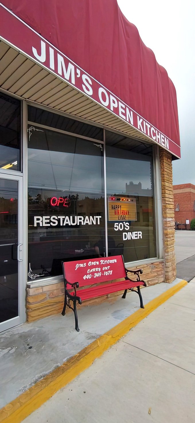 The welcoming exterior promises comfort food adventures waiting just beyond those glass doors ahead.