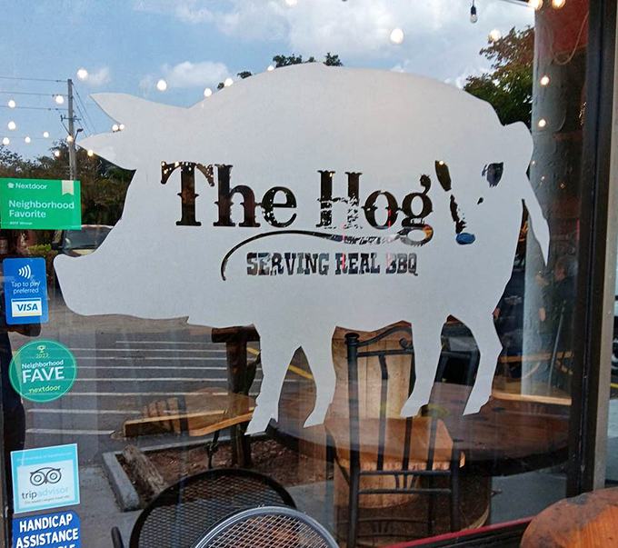 Even the glass knows what's important here – it's all about that perfectly smoked hog.