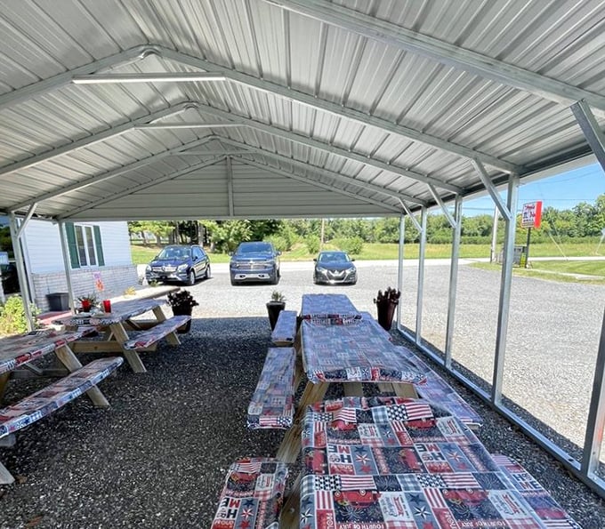 Outdoor seating with patriotic flair—because somehow food tastes even better when enjoyed under an open sky in the Pennsylvania countryside.
