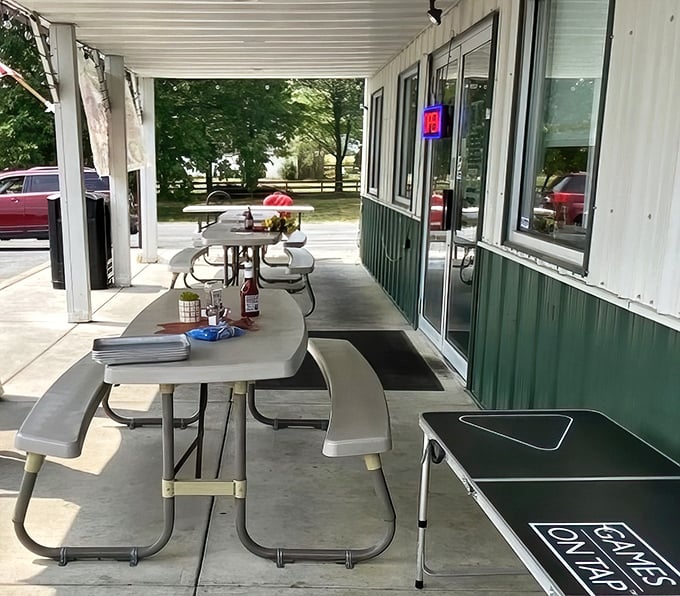Outdoor seating for those who can't wait to dig in—or who need extra elbow room for serious rib navigation.