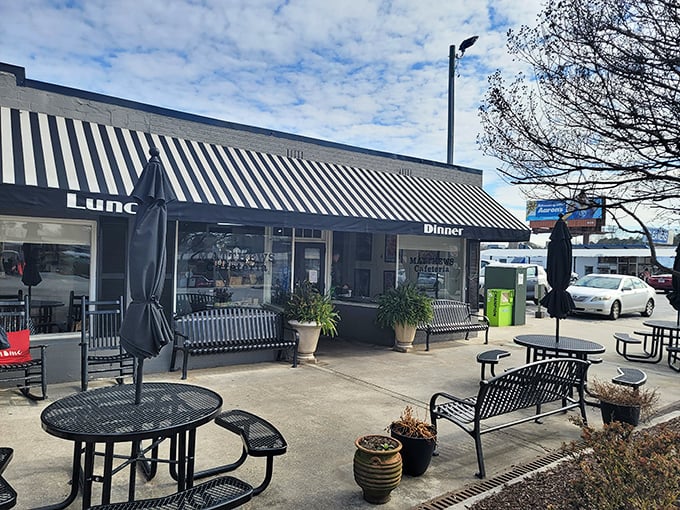 Fair weather means outdoor seating options, though most regulars prefer to be where the action is—next to the gravy.