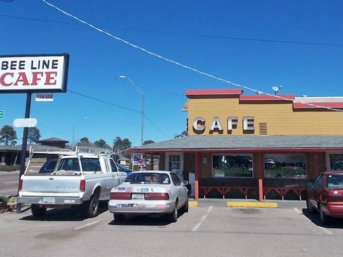 The parking lot fills early with locals who know that waiting until 9am means missing out on the prime biscuit-and-gravy real estate.