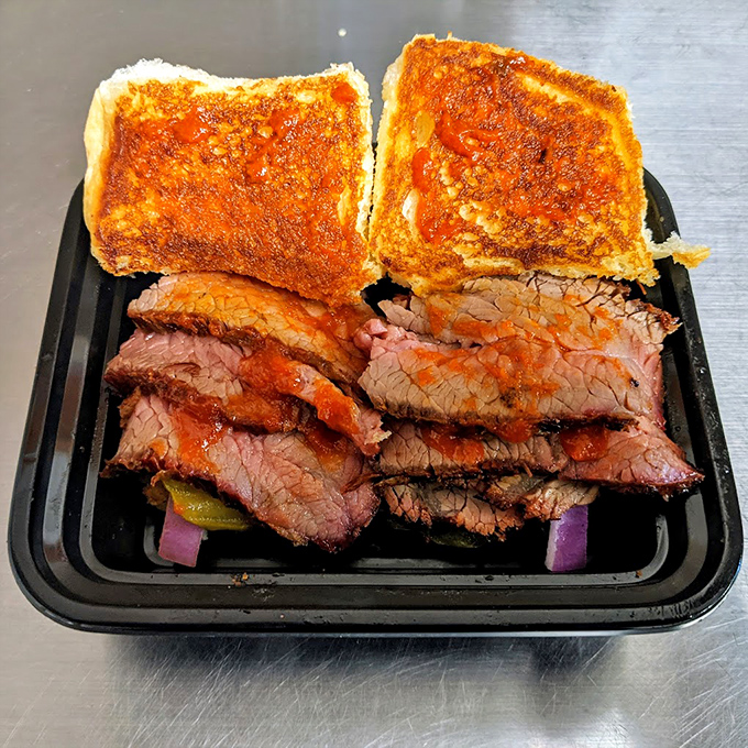 Tri-tip and Texas toast—a California-meets-South romance story with a spicy rub plot twist. This is the barbecue equivalent of a perfect first date.