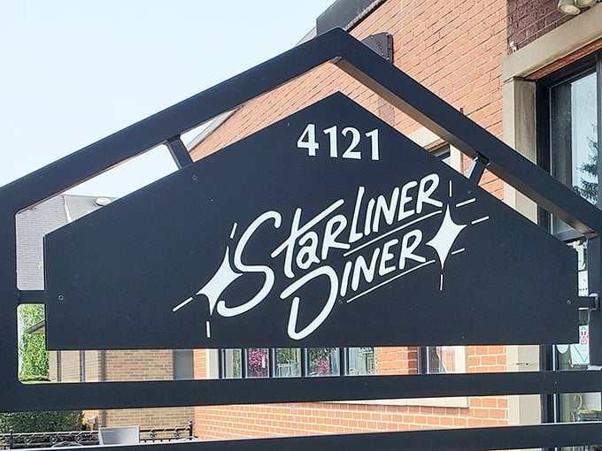 Not just a sign, but a beacon for hungry Ohioans – Starliner's distinctive logo promises cosmic culinary adventures just beyond those brick walls.