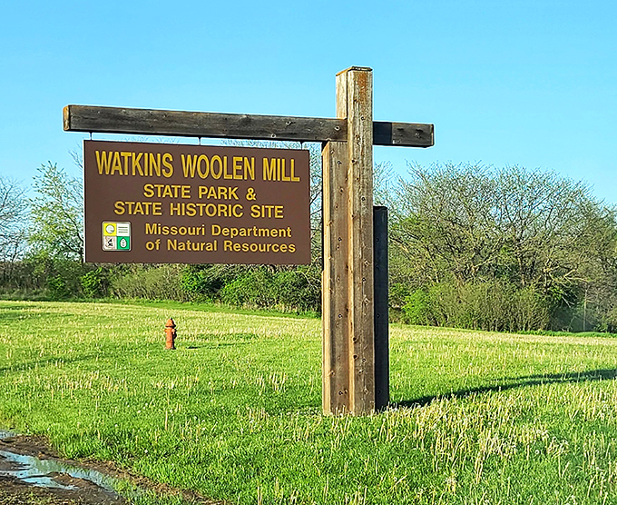 The entrance sign – where adventures begin and cell phone reception starts to get questionable in the best possible way.