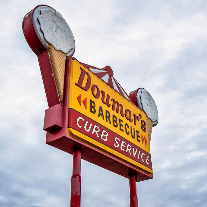 Their sign stands against the sky like a mid-century masterpiece, complete with ice cream cone beacons. It doesn't just advertise—it announces an institution.