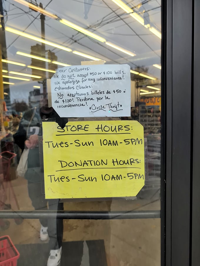 Store hours posted clearly, with a bilingual note about large bills. Even bargain hunting has its boundaries!