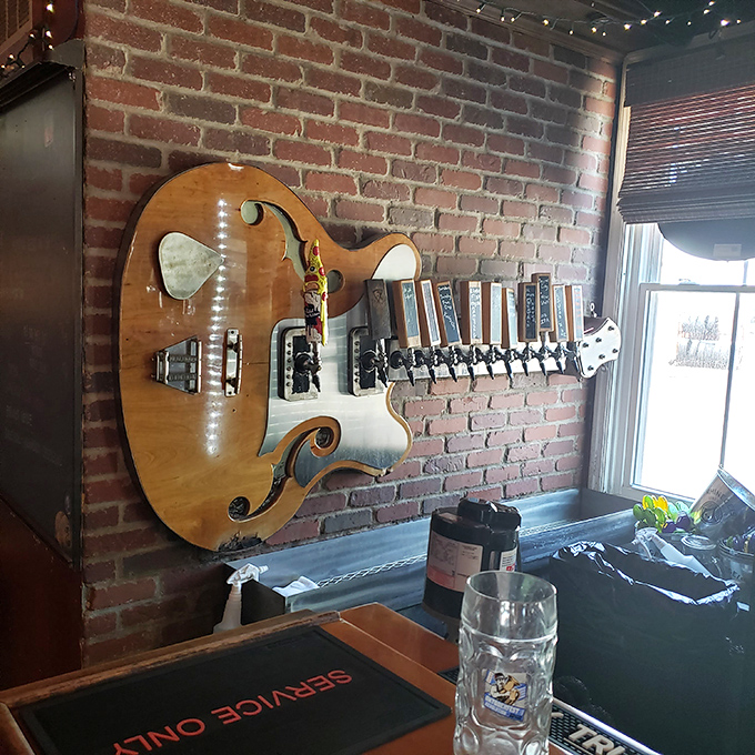 A guitar-shaped tap system that hits all the right notes. Craft beer flows like music from this ingenious wall fixture that doubles as functional art.