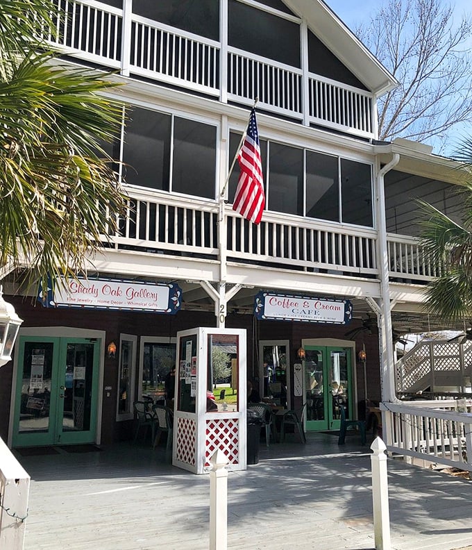 Coffee n' Cream shares space with Shady Oak Gallery in this classic Florida building—small-town charm in architectural form.